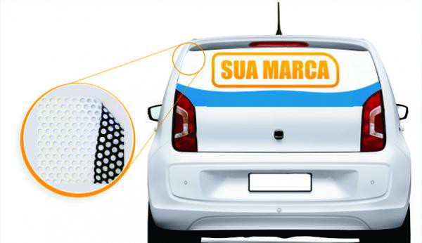 ADESIVO PERFURADO PARA VIDRO TRASEIRO DE CARRO
